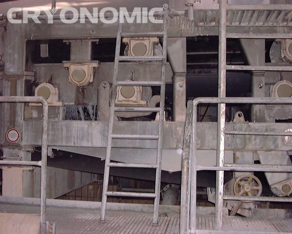 Paper production line cleaning