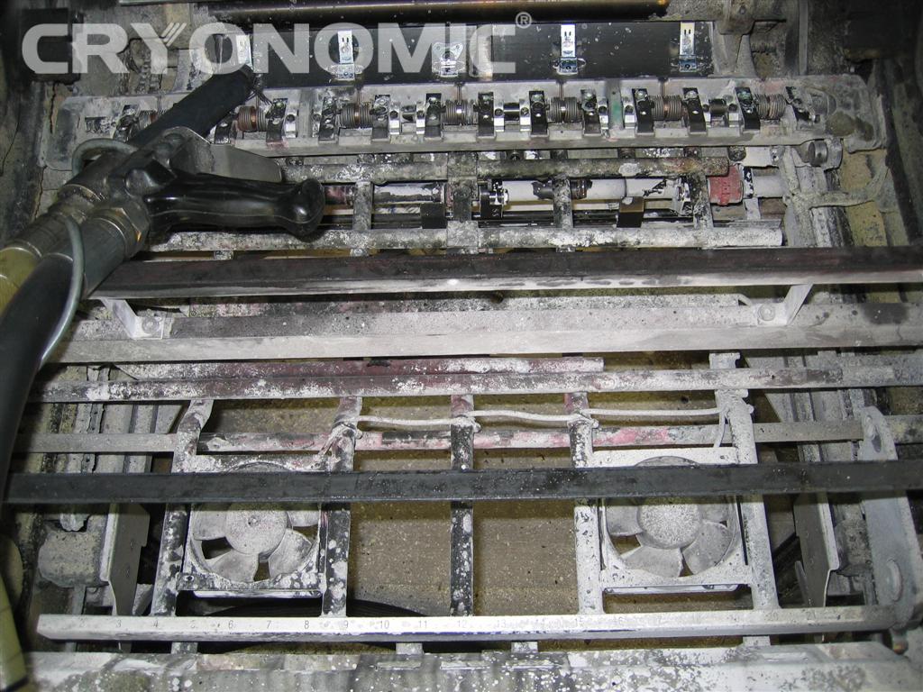 Printing press cleaning