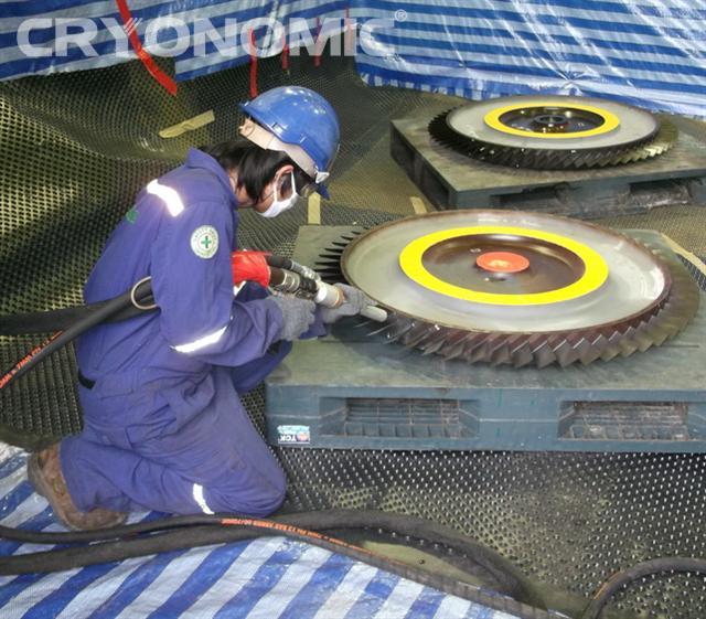 Cleaning with dry ice and abrasives at power plants